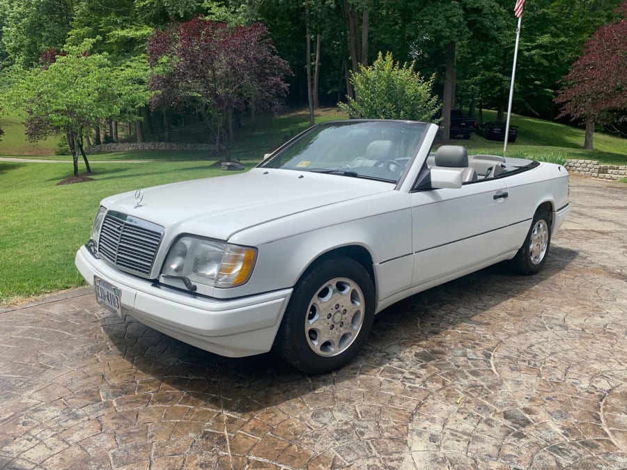 1995 Mercedes-Benz E320 Convertible for Sale at Auction - Mecum Auctions