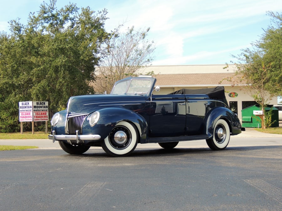 1939 Ford Deluxe Convertible Sedan for Sale at Auction - Mecum Auctions