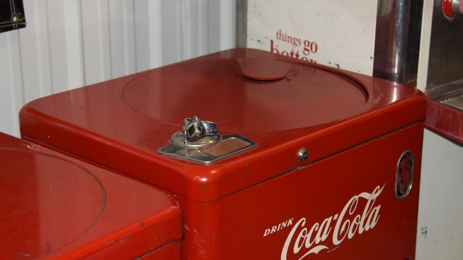 Coca-Cola Spinning 6 Cent Vending Machine With Handle 36x24x19 for sale ...