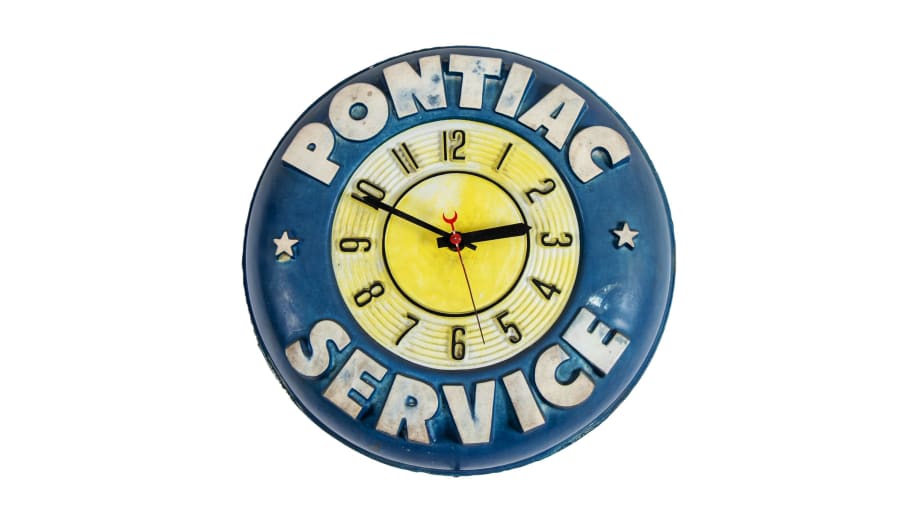 1950s Pontiac Service Clock at Indy Road Art 2022 as B182 - Mecum Auctions