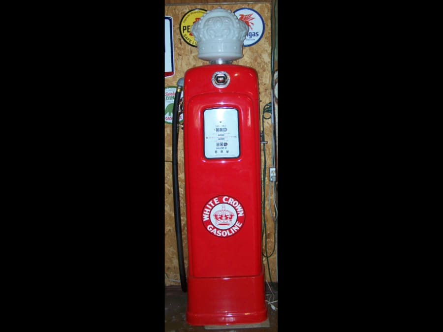 White Crown Gas Pump at Dana Mecum's 27th Original Spring Classic 2014 ...