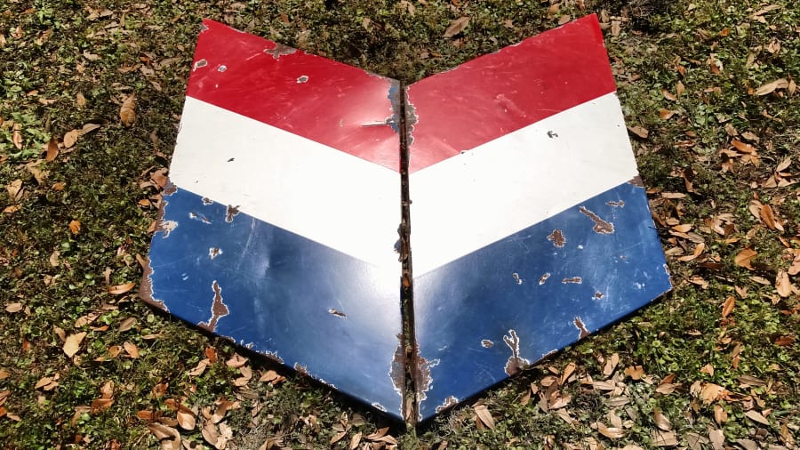 Chevron 2 Piece Sign at Indy 2016 as A76 - Mecum Auctions