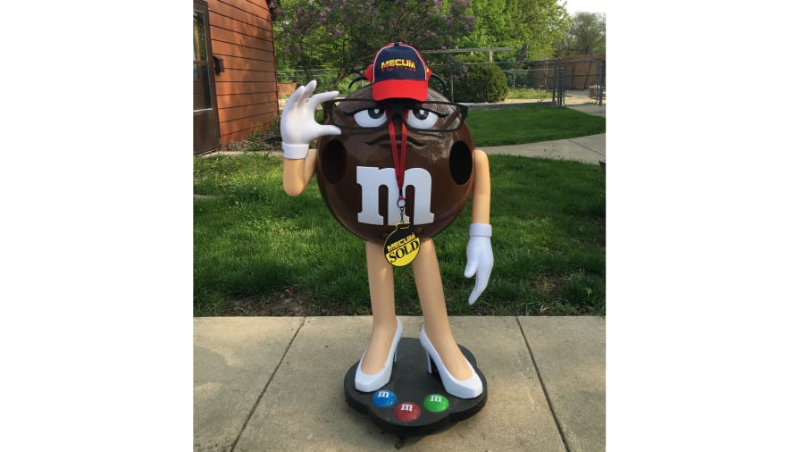 Mrs M M Statue at Indy 2016 as B99 - Mecum Auctions