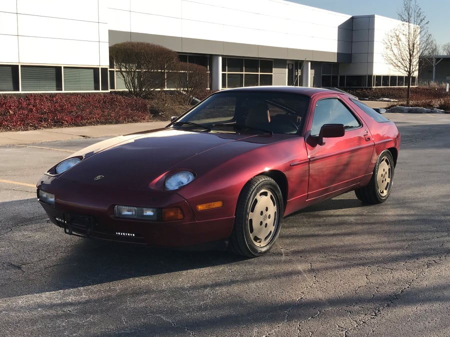 1989 Porsche 928 S4 at Indy 2018 as G282 - Mecum Auctions