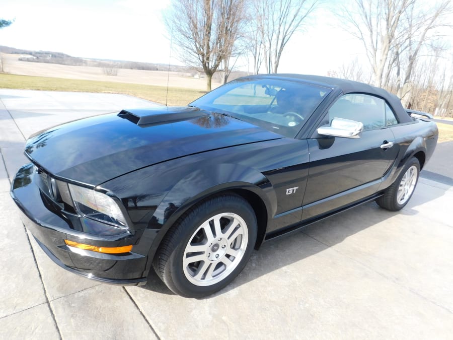 2005 Ford Mustang Convertible for Sale at Auction - Mecum Auctions