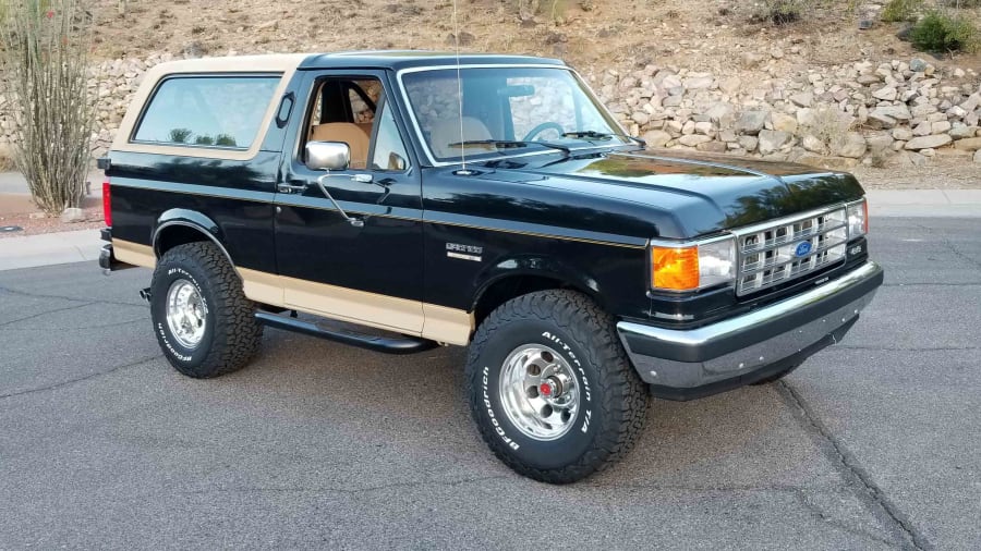 1990 Ford Bronco Eddie Bauer Edition at Indy 2021 as T85.1 - Mecum Auctions