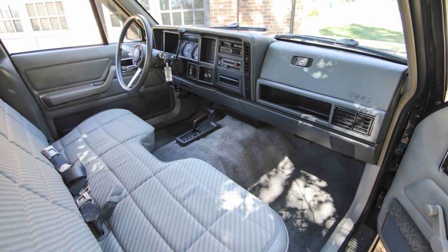 1990 Jeep Comanche Interior