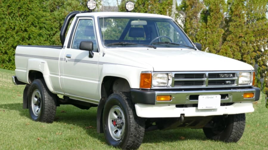 1988 Toyota SR5 Pickup at Indy 2022 as T269 - Mecum Auctions
