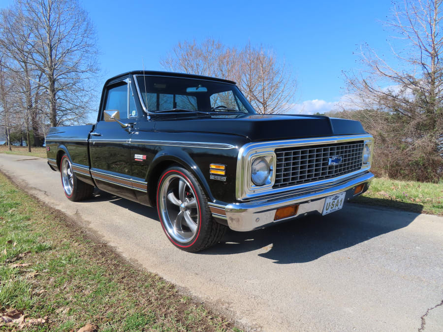 1972 Chevrolet Cheyenne Super Pickup at Indy 2022 as F94.1 - Mecum Auctions
