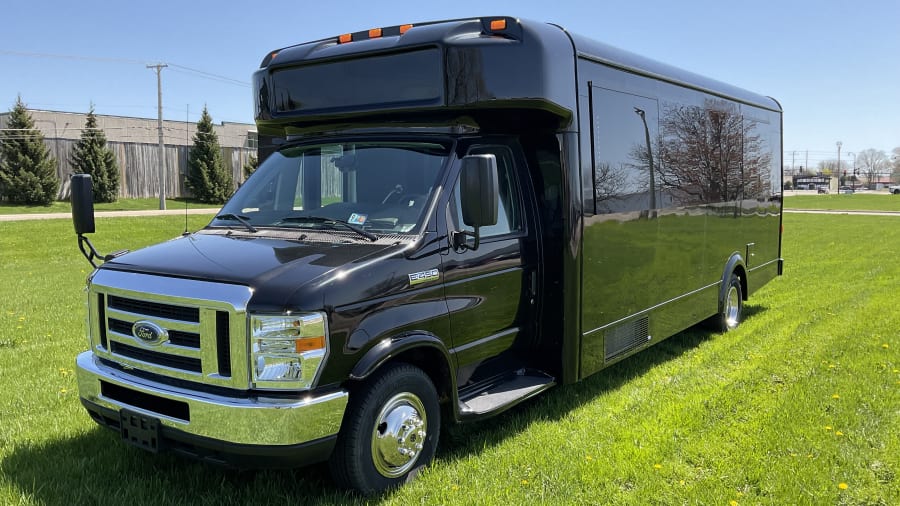 2018 Ford E450 Bus at Indy 2022 as L73.1 - Mecum Auctions