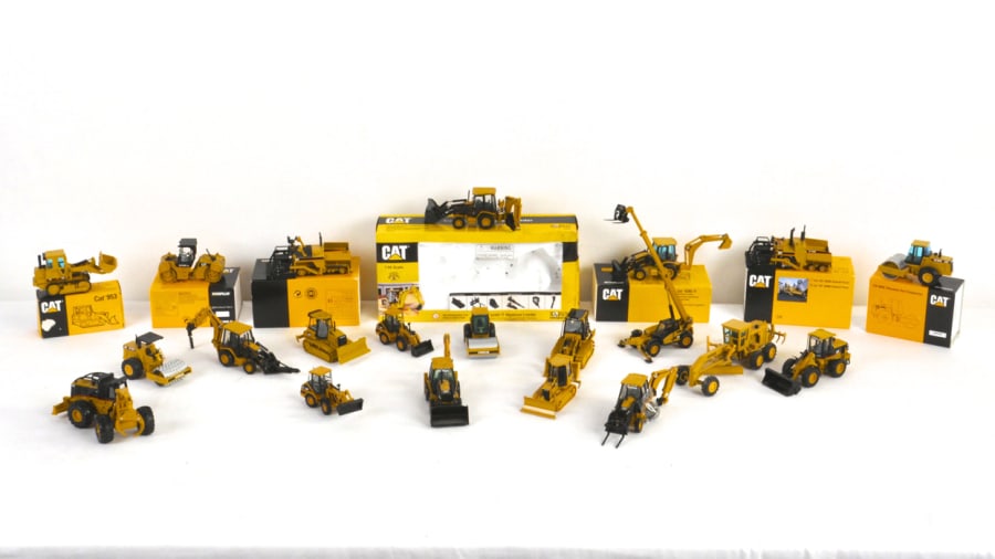 Caterpillar Model Tractors Lot Of 21 at The Toy Auction 2014 as M100 ...