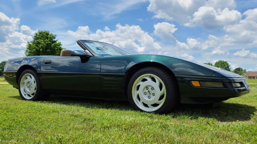 1992 Chevrolet Corvette Convertible at Tulsa 2021 as F51.1 - Mecum Auctions