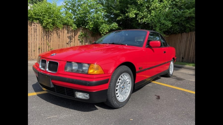 1994 BMW 325i Convertible for sale at Tulsa 2021 as S146.1 - Mecum Auctions