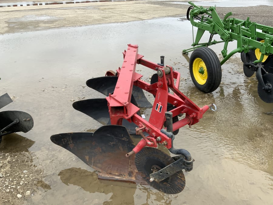 International 420 Plow at Gone Farmin' Spring Classic 2023 as F201 ...