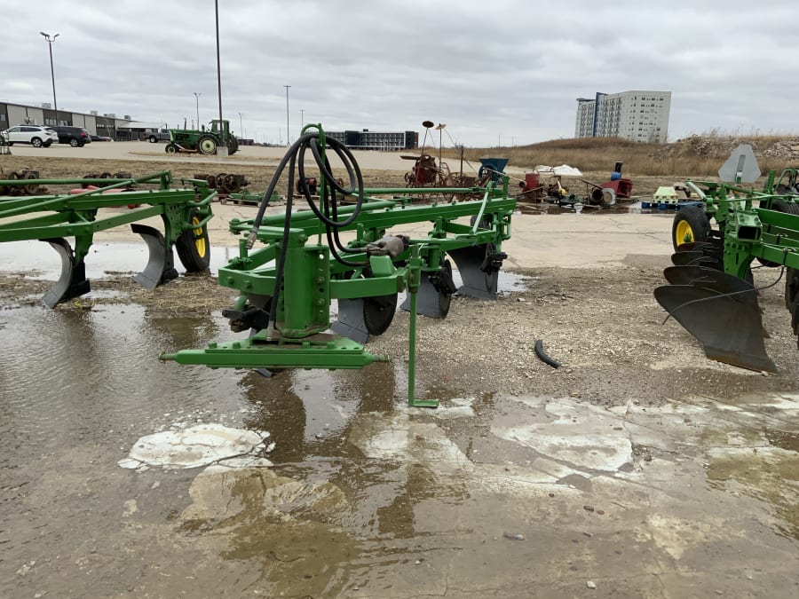 John Deere F145 Plow for Sale at Auction - Mecum Auctions