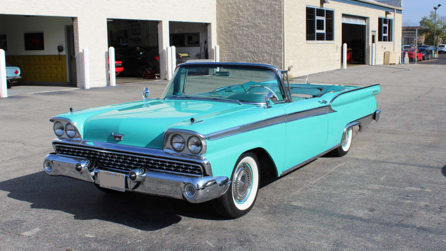 1959 Ford Fairlane 500 Galaxie Sunliner for Sale at Auction - Mecum ...