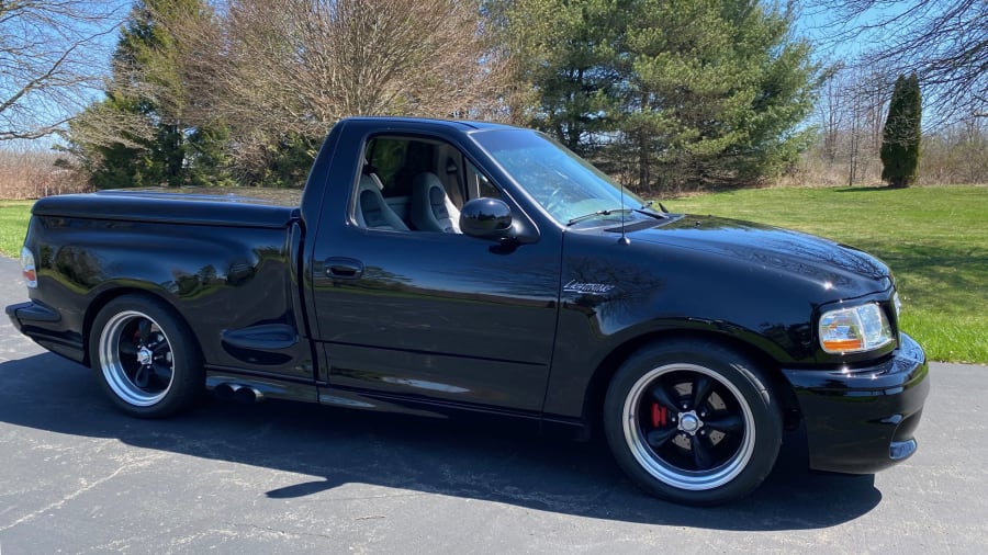 2002 Ford F150 SVT Lightning Pickup for Sale at Auction - Mecum Auctions