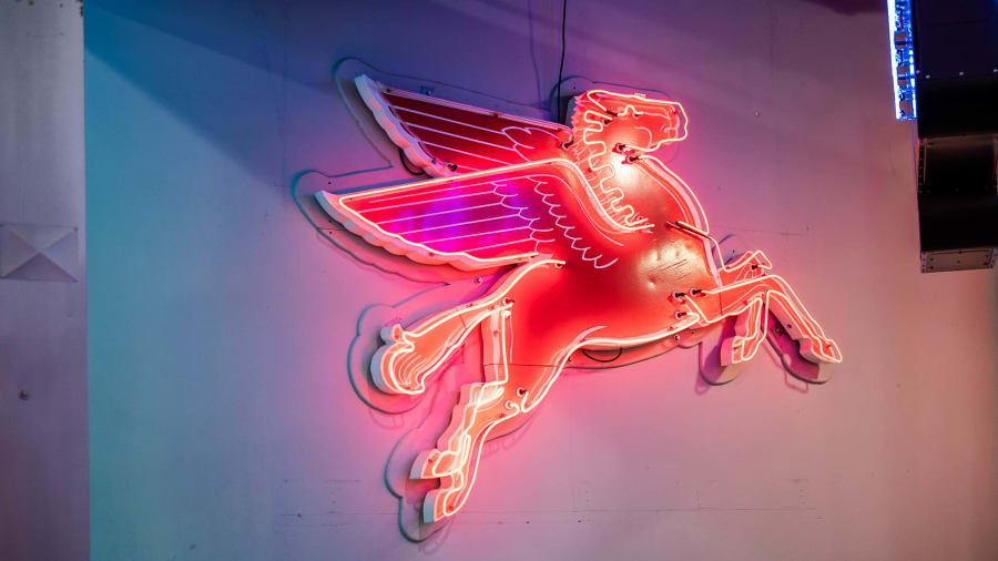 Mobil Pegasus Right-Facing Single-Sided Porcelain Animated Neon Sign ...