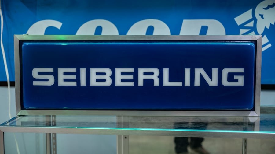 Seiberling Double-Sided Plastic Light-up Sign for Sale at Auction - Mecum Auctions