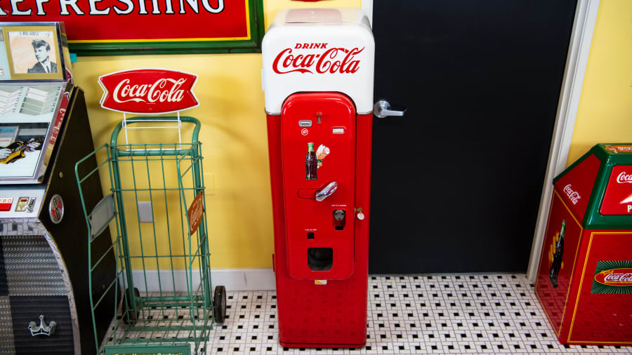 Coca-Cola Vendo Model 44 Vending Machine for Sale at Auction - Mecum ...