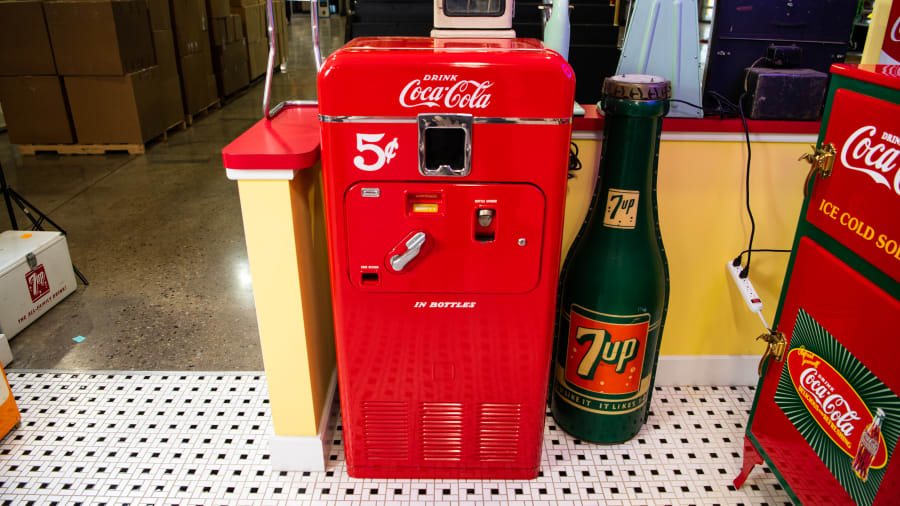 Coca-Cola Vendo Model 33 Vending Machine for Sale at Auction - Mecum ...