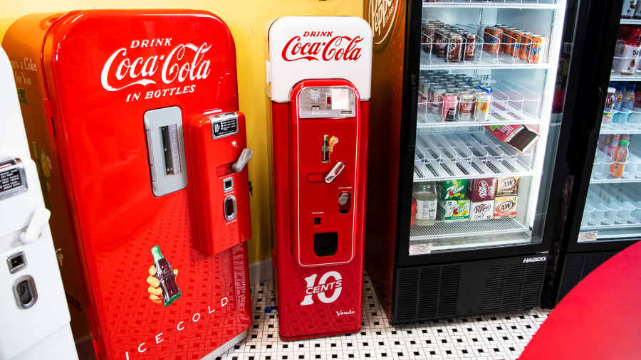 Coca-Cola Vendo Model 44 Vending Machine for Sale at Auction - Mecum ...