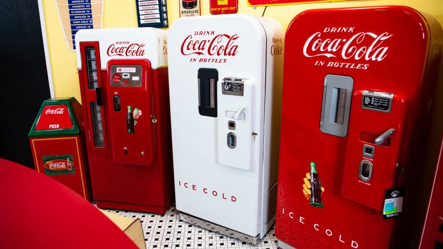 Coca-Cola Vendo Model 39 Vending Machine for Sale at Auction - Mecum ...