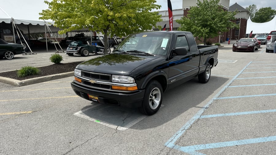2000 Chevrolet S10 Pickup for Sale at Auction - Mecum Auctions