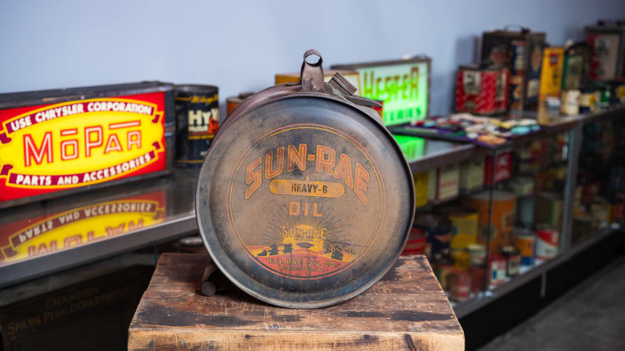 Sun-Rae Motor Oil 5-Gallon Rocker Oil Can for Sale at Auction - Mecum ...