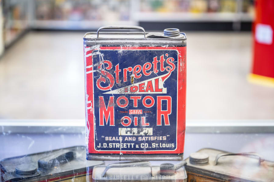 Streett's Ideal Motor Oil 1-Gallon Oil Can for Sale at Auction - Mecum ...