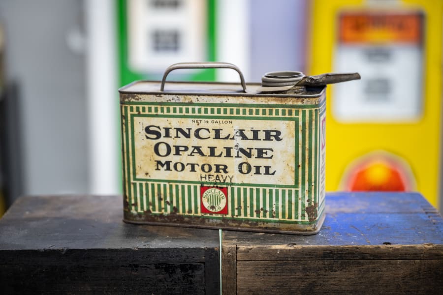 Sinclair Opaline Motor Oil 1/2-Gallon Oil Can for Sale at Auction ...