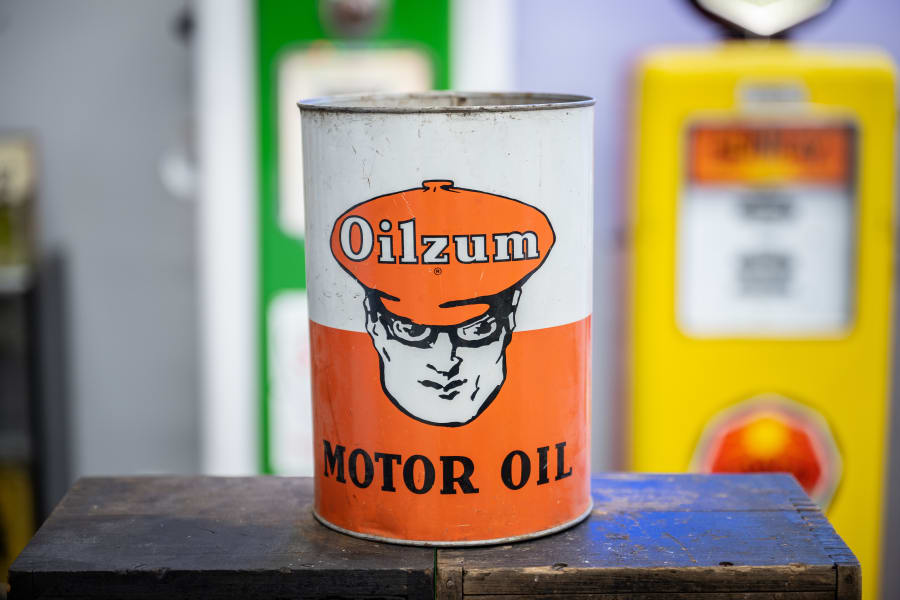 Oilzum Motor Oil 5-Quart Oil Can for Sale at Auction - Mecum Auctions