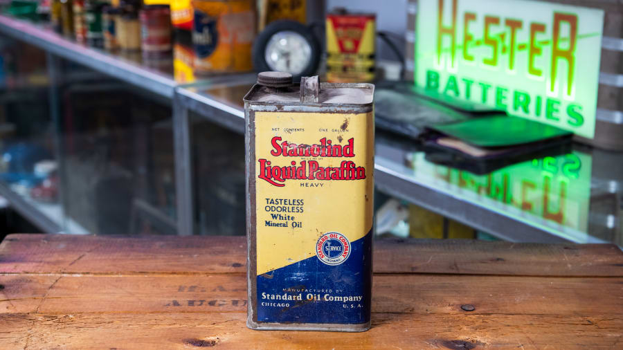 Stanolind Liquid Paraffin 1-Gallon Mineral Oil Can for Sale at Auction ...