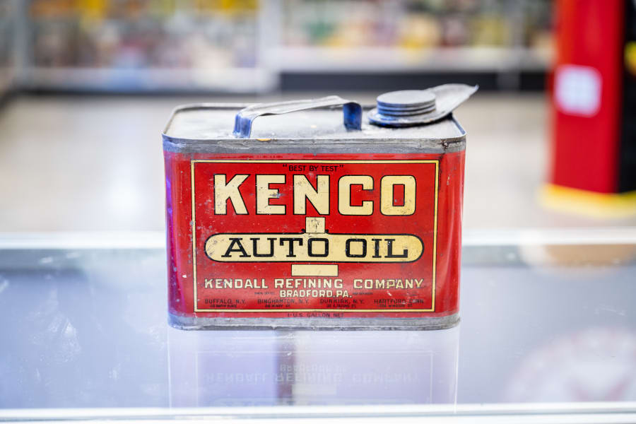 Kenco Auto Oil 1-Gallon Oil Can for Sale at Auction - Mecum Auctions