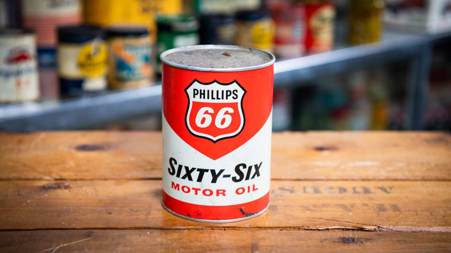 Phillips 66 Sixty-Six Motor Oil 1-Quart Oil Can for Sale at Auction ...