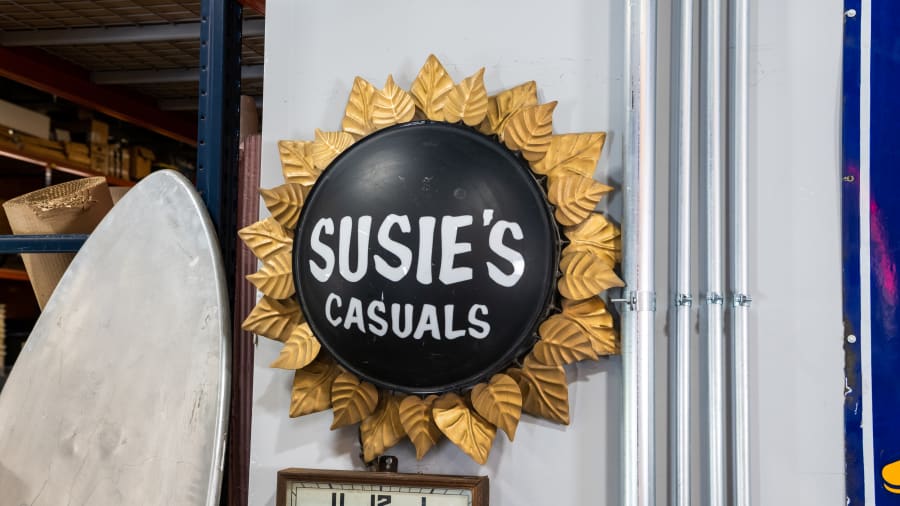 Susie's Casuals Lighted Plastic Advertising Sign for Sale at Auction ...