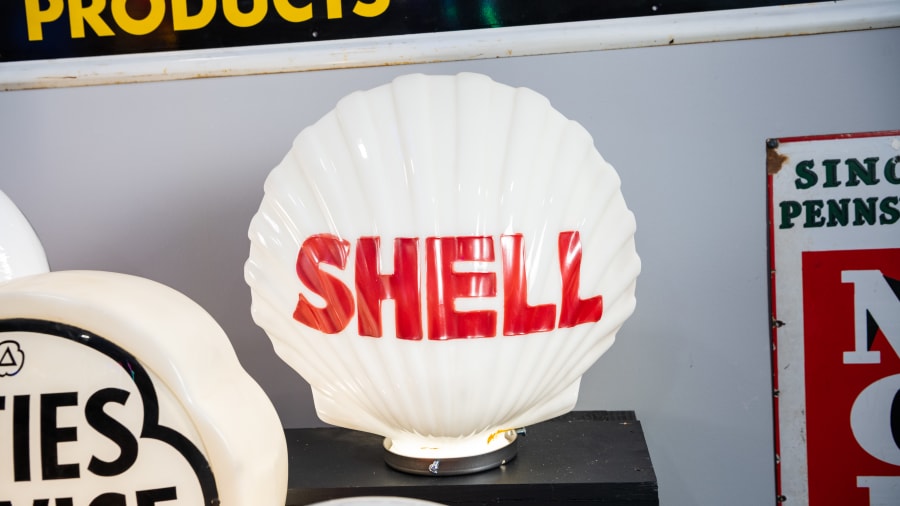 Shell Clamshell One-Piece Baked Glass Globe for Sale at Auction - Mecum ...