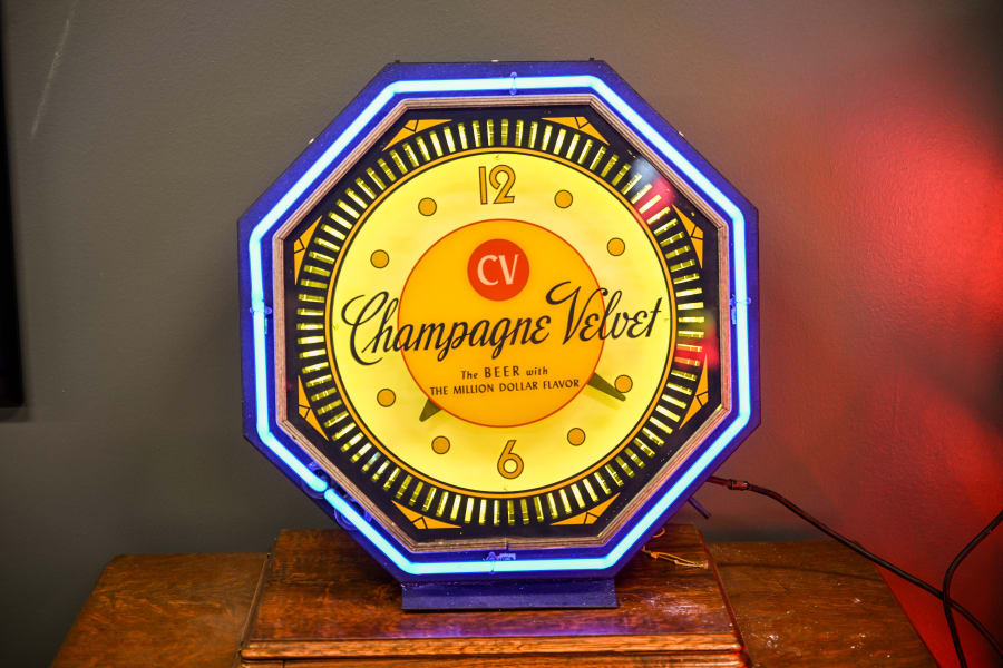 1950s Champagne Velvet Neon Spinner Clock for Sale at Auction - Mecum ...