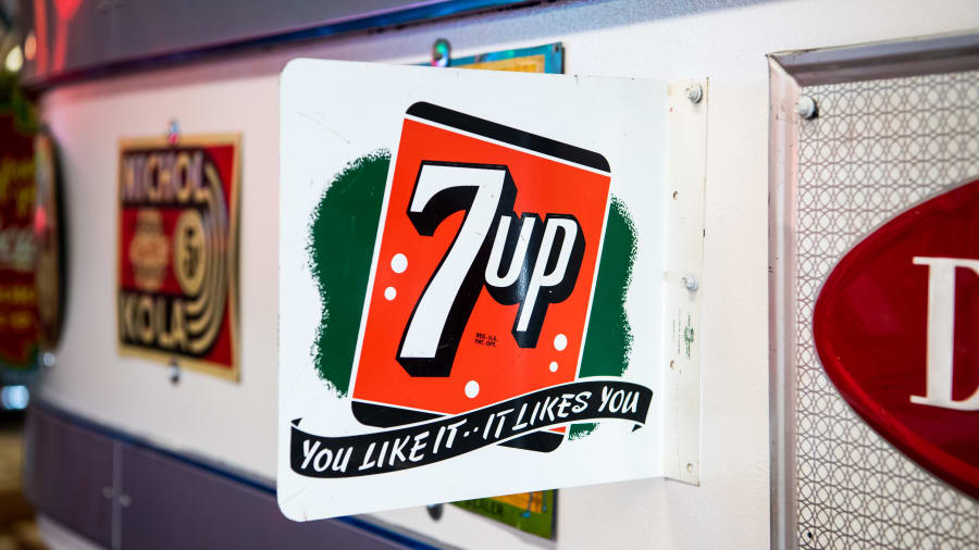 7UP Tin Flange Sign for Sale at Auction - Mecum Auctions