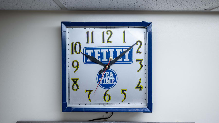 Tetley Tea Tin Clock for Sale at Auction - Mecum Auctions