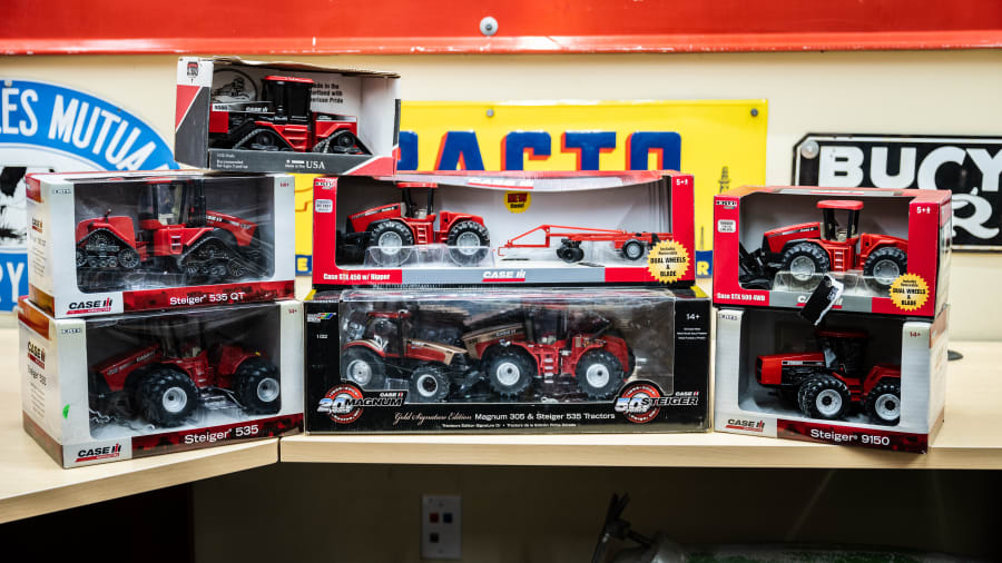 Case International Harvester Die-Cast Scale Model Tractors for sale at ...