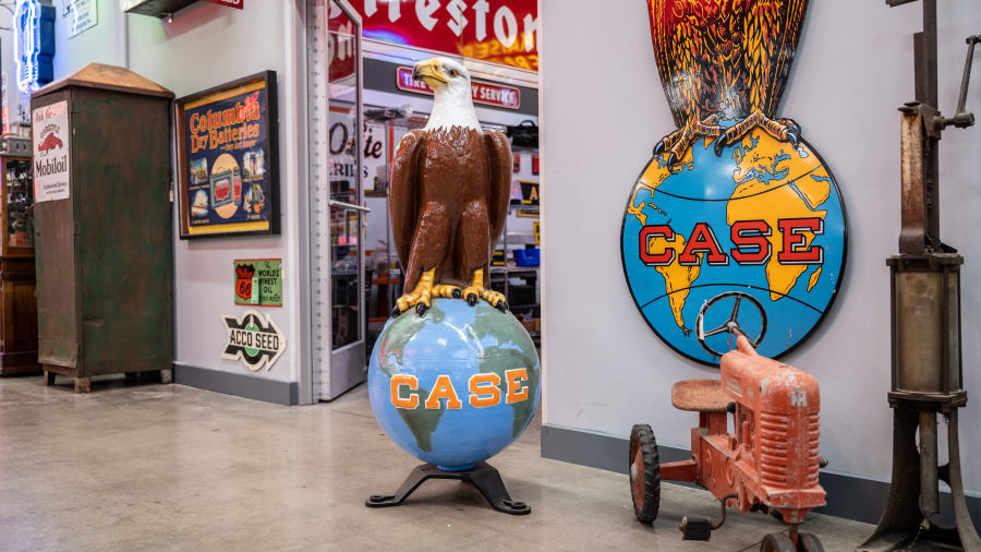 Case Eagle Statue for Sale at Auction - Mecum Auctions