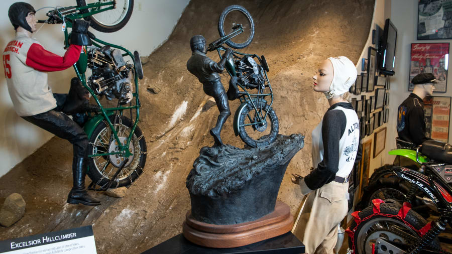 "Slant Artist" Bronze Statue by Jeff Decker for Sale at Auction - Mecum ...