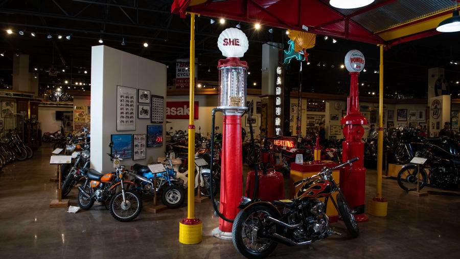 Shell 10-Gallon Visible Pump for Sale at Auction - Mecum Auctions