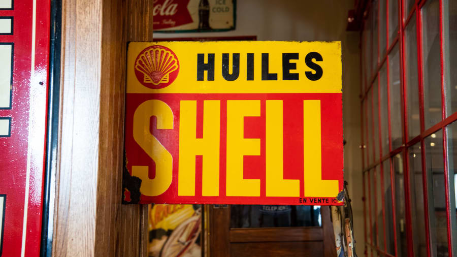 Shell Huiles Porcelain Flange Sign for Sale at Auction - Mecum Auctions