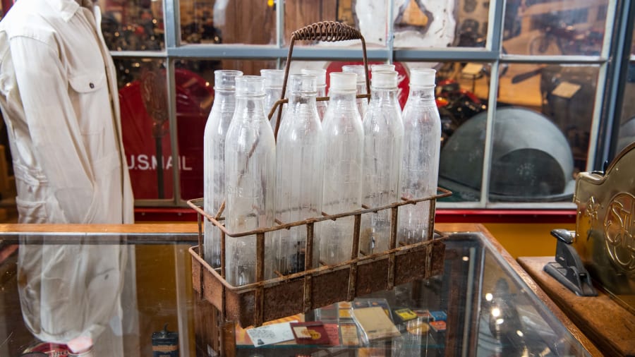 Shell Motor Oil Glass Oil Bottles and Carrier for Sale at Auction ...