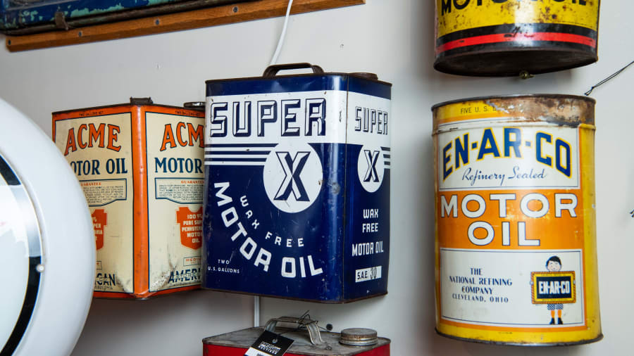 Super X 2-Gallon Motor Oil Can for Sale at Auction - Mecum Auctions