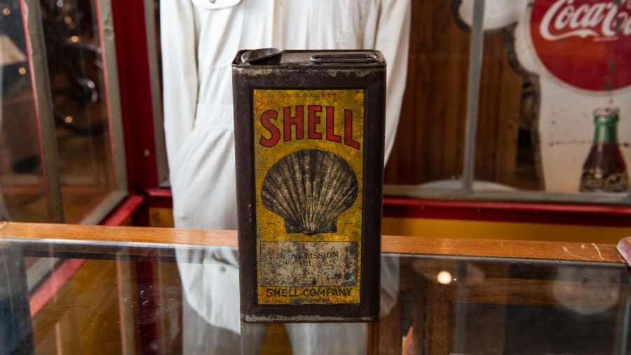 Shell Transmission Oil 1-Gallon Oil Can for Sale at Auction - Mecum ...