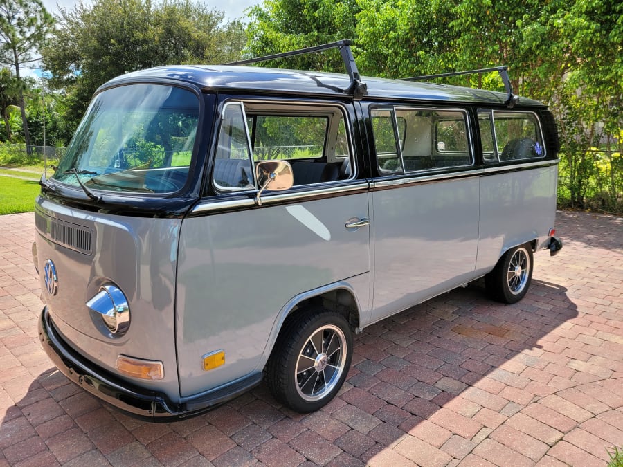 1972 Volkswagen Type II Bay Window Bus for Sale at Auction - Mecum Auctions