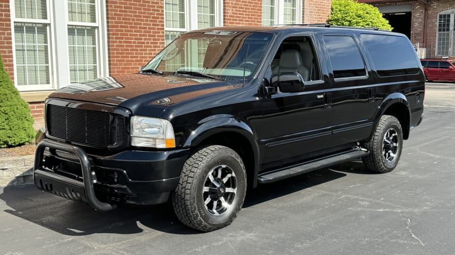 2003 Ford Excursion Executive Limousine for Sale at Auction - Mecum ...